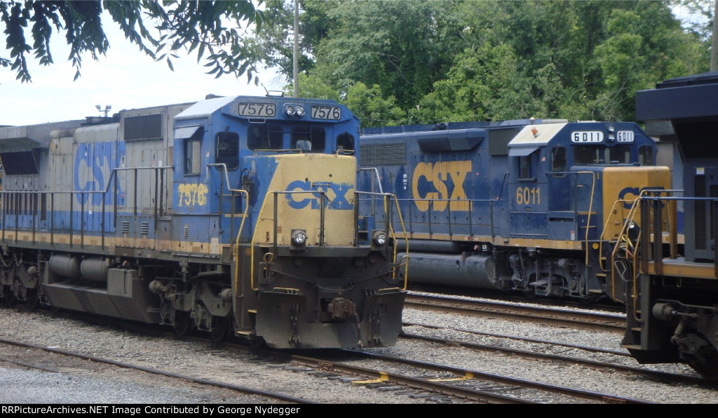 CSX 7576 / 6011 parked at the Yard